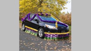 15 Memorable Graduation Car Decorating Ideas