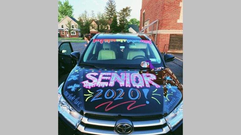 15 Memorable Graduation Car Decorating Ideas